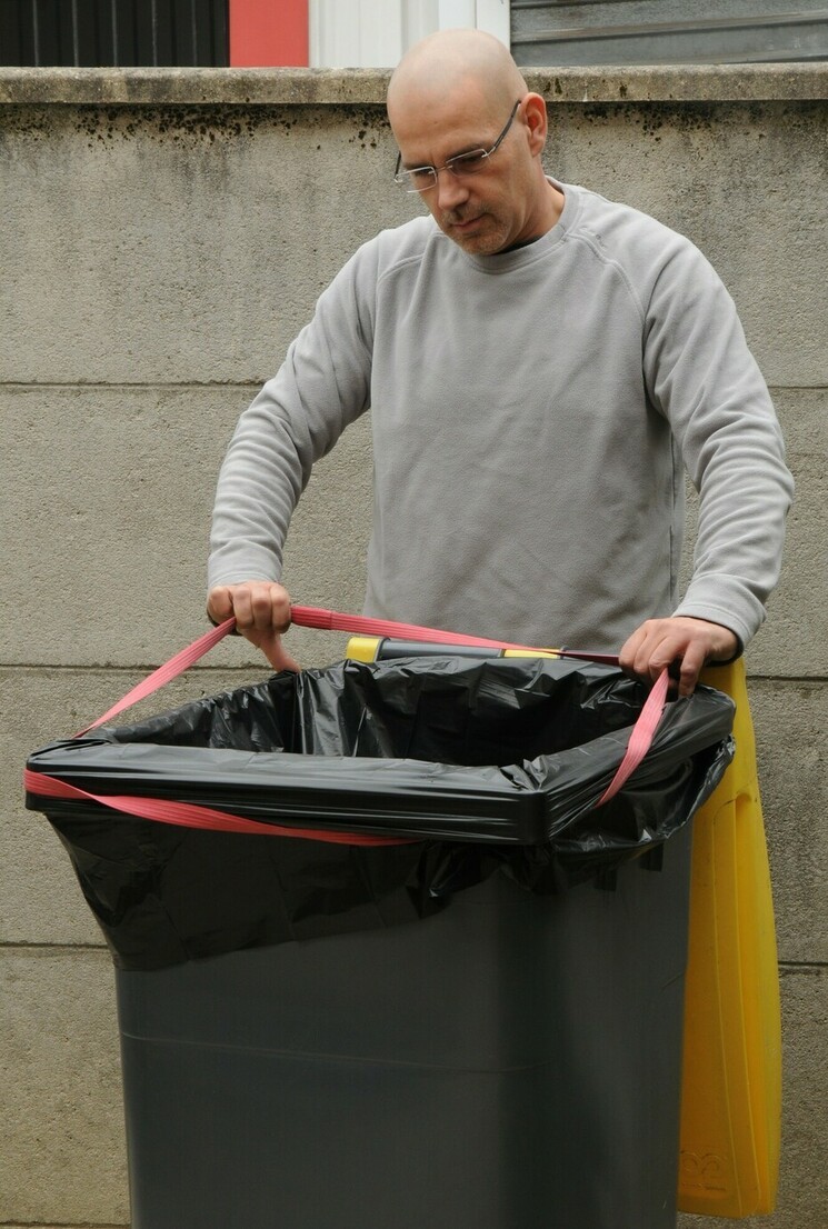 Sangle rouge élastique pour sacs conteneur Bac 2 roues 120 à 360L